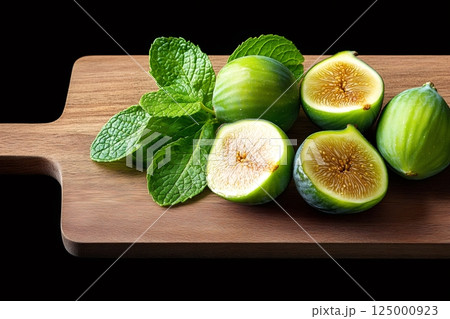 Fresh green figs and mint leaves lying on...のイラスト素材 [125000923] - PIXTA