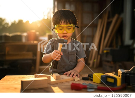 Asian boy playing as young carpenter with...のイラスト素材 [125590007] - PIXTA