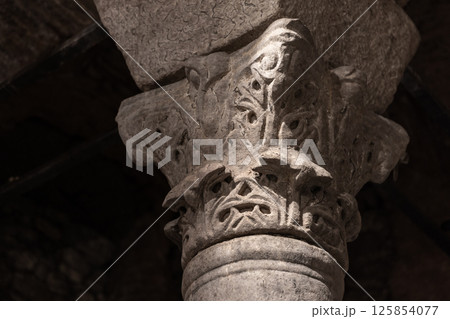 Detailed view of a carved stone column capitalの写真素材 [125854077] - PIXTA