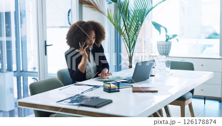 Business, woman and phone call with tablet at...の写真素材 [126178874] - PIXTA