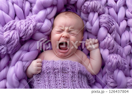Little baby newborn crying, cry scream, cries...のイラスト素材 [126437804] - PIXTA