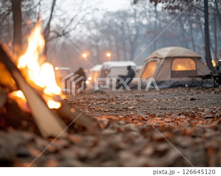 Campfire with Tents and Fall Leaves in the...のイラスト素材 [126645120] - PIXTA