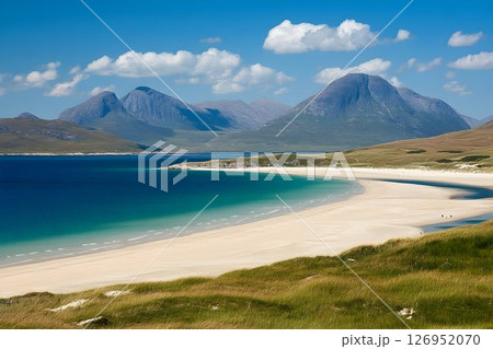 Remote Scottish beach with turquoise waters and...のイラスト素材 [126952070 ...