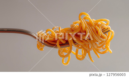 Tangled spaghetti on a fork looks tastyのイラスト素材 [127956003] - PIXTA