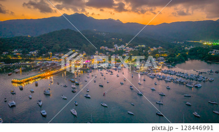 July 4 2025 Twilight Serenity Over Pak Sha Wan Bayの写真素材 [128446991] - PIXTA