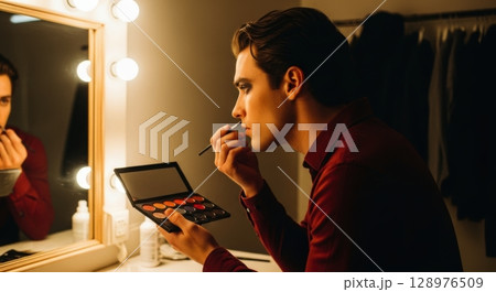 Male actor applying theatrical stage makeup in...のイラスト素材 [128976509 ...