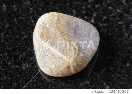 sample of tumbled cryolite rock on black graniteの写真素材 [129481507] - PIXTA