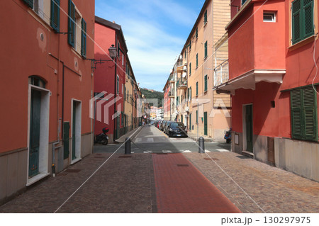 Old street in Italian countryside near sea....の写真素材 [130297975] - PIXTA