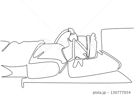 Single one line drawing a man sleeping on a bed...のイラスト素材 [130777054 ...