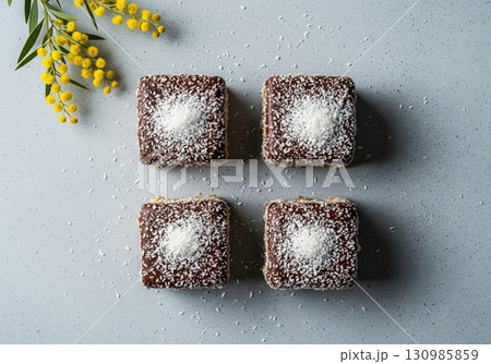 Traditional australian lamington cakes with...のイラスト素材 [130985859] - PIXTA