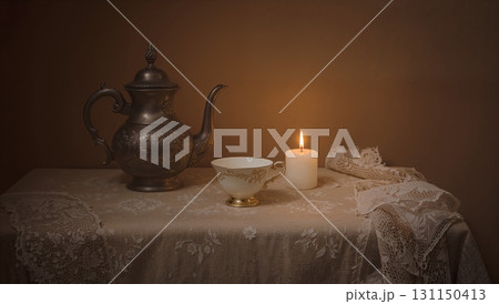 A tea kettle and a candle are on a tableのイラスト素材 [131150413] - PIXTA