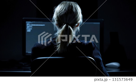 Woman Coding Late at Night.のイラスト素材 [131573649] - PIXTA