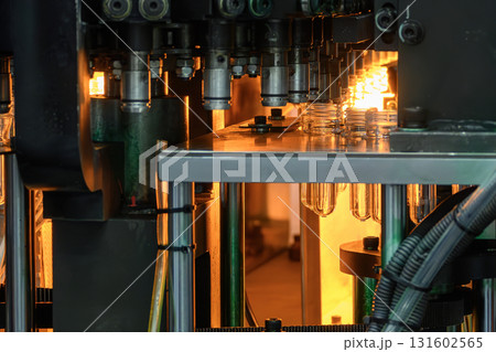 Conveyor belt deliver the preform shape to the ...の写真素材 [131602565] - PIXTA