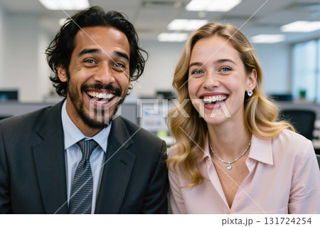 Two colleagues smiling together.のイラスト素材 [131724254] - PIXTA