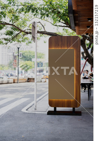 A blank wooden signboard next to a crosswalk...のイラスト素材 [132157219] - PIXTA
