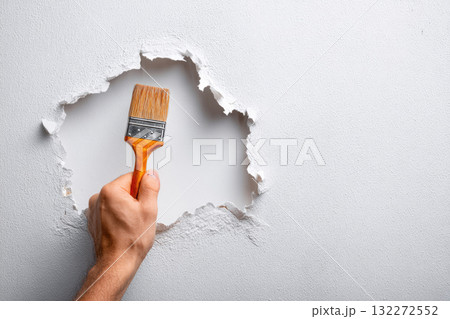 Hand holding paintbrush over damaged white...のイラスト素材 [132272552] - PIXTA