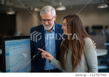 Mentor guiding colleague through data review...のイラスト素材 [132787509] - PIXTA