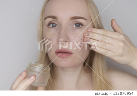 Microplastics in cosmetics. A woman applied a...の写真素材 [132876954] - PIXTA