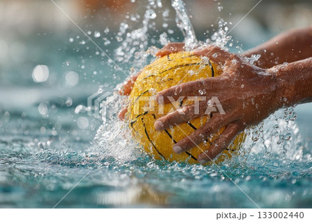 Hands gripping a yellow water polo ball,...のイラスト素材 [133002440] - PIXTA