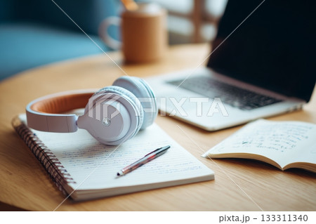A comfortable study area features a pair of...のイラスト素材 [133311340] - PIXTA