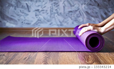 A persons hands unroll a yoga mat on a floorのイラスト素材 [133343214] - PIXTA
