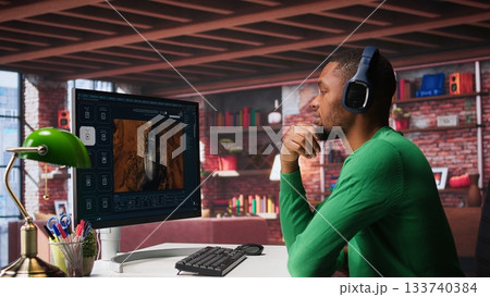 African American person uses AI chatbot to...の写真素材 [133740384] - PIXTA