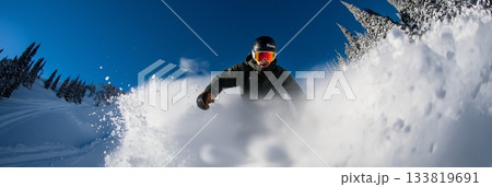 Snowboarder speeding down mountain, kicking up...のイラスト素材 [133819691 ...