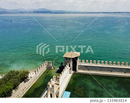 Castle Tower Overlooking Green Lakeの写真素材 [133963814] - PIXTA
