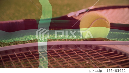 Crossing tennis rackets lying on green...のイラスト素材 [135403422] - PIXTA